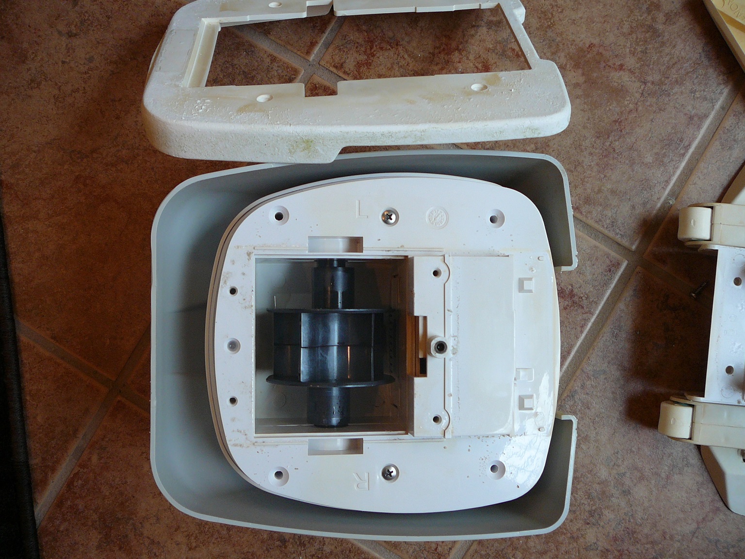 How To Replace the Navigator Pool Cleaner Gear Box Assembly - INYOPools.com