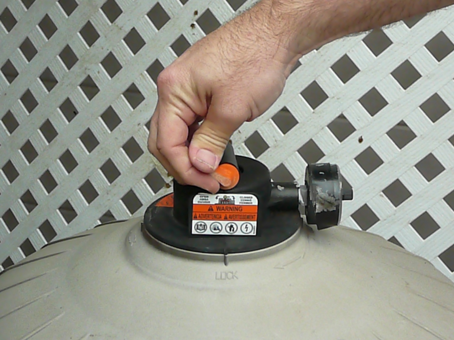 How To Replace a Hayward DE Filter Pressure Gauge - INYOPools.com