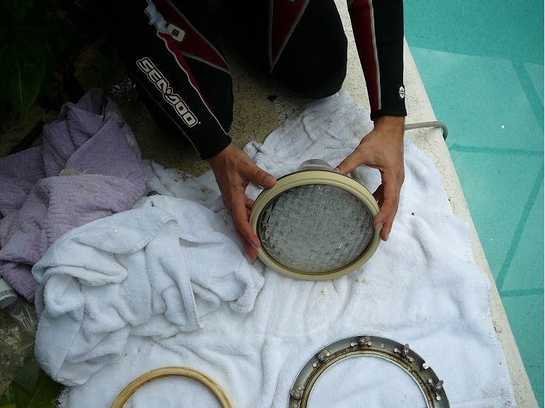 How to Replace a Pool Light Gasket - INYOPools.com
