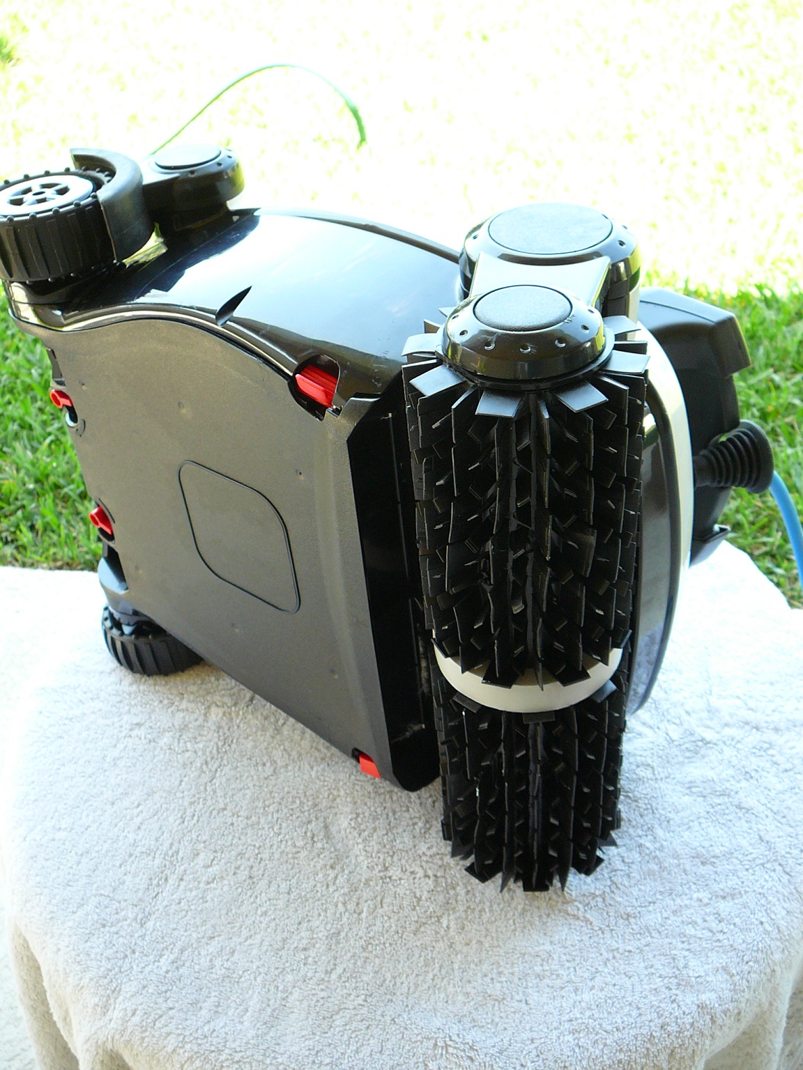 How to Replace a Smartpool NC22 Robotic Pool Cleaner Foam Ring ...