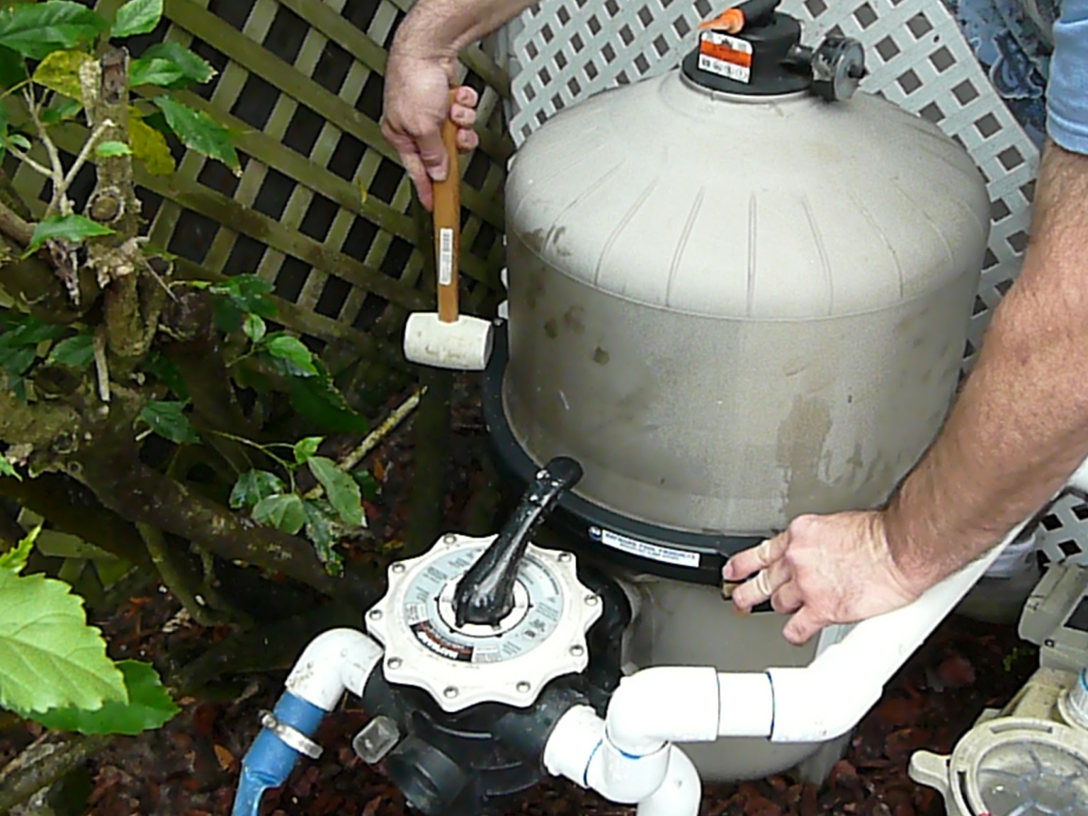 How To Remove and Clean Hayward DE Filter Grids - INYOPools.com