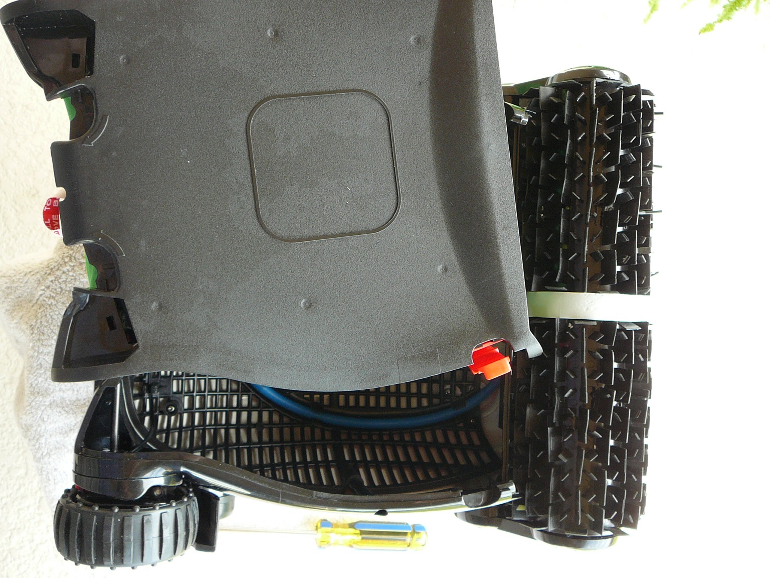 How to Replace a Smartpool NC22 Robotic Pool Cleaner Front Intake ...