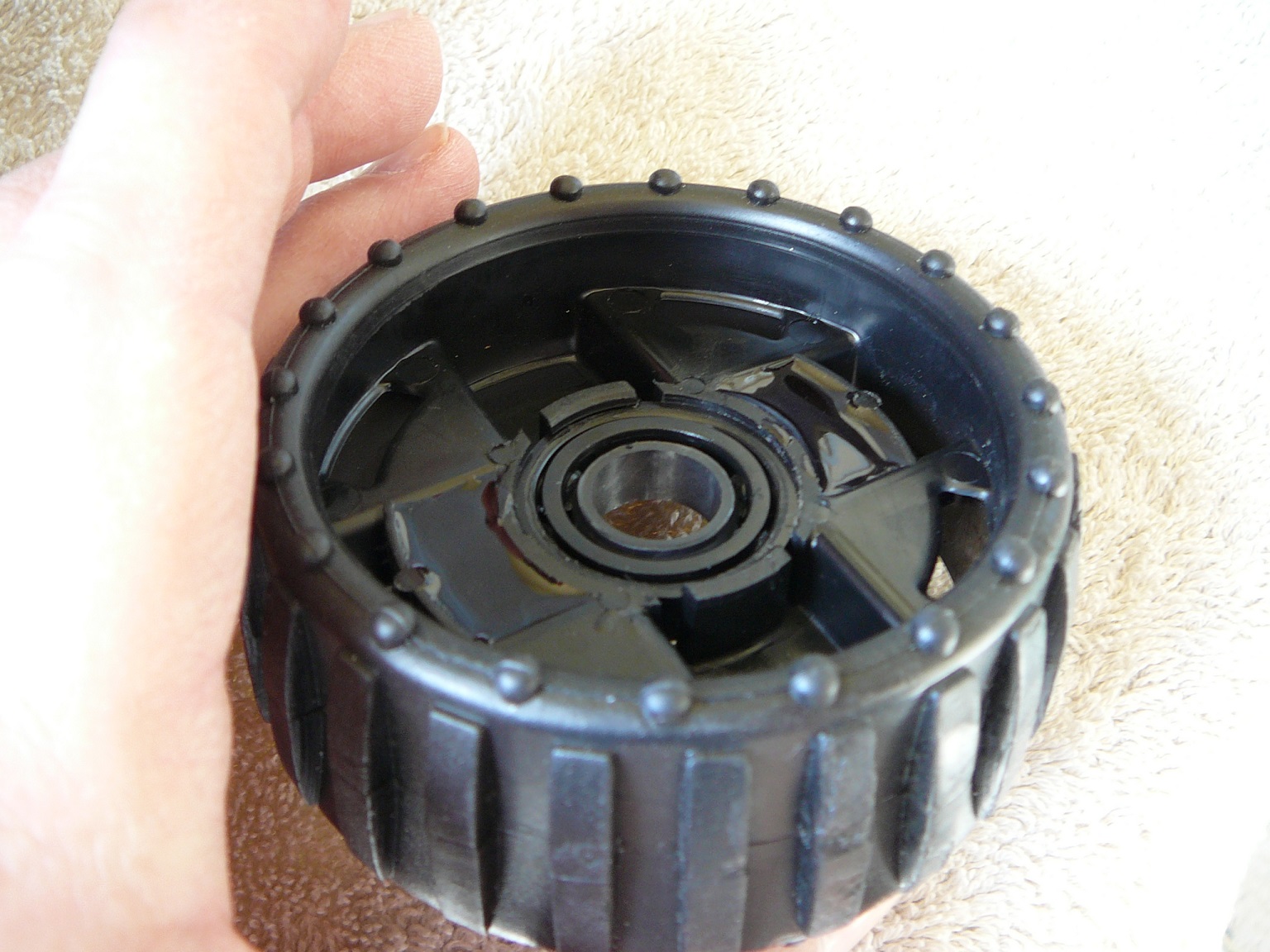 How to Replace a Smartpool NC22 Robotic Pool Cleaner Wheel Tire ...