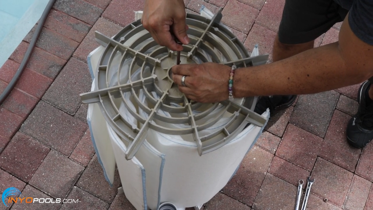 How to Replace DE Filter Grids - INYOPools.com