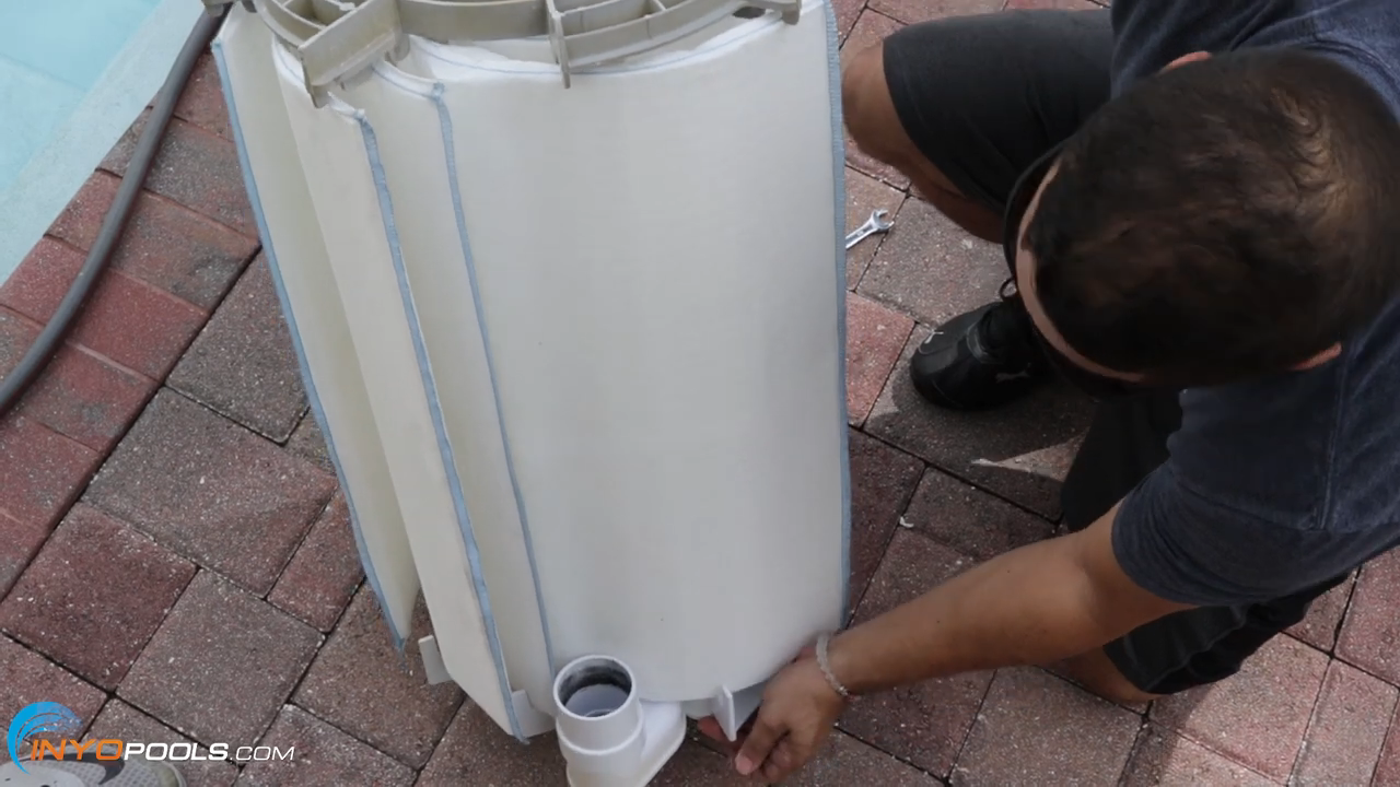 How to Replace DE Filter Grids - INYOPools.com