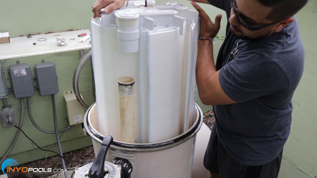 How to Replace DE Filter Grids - INYOPools.com