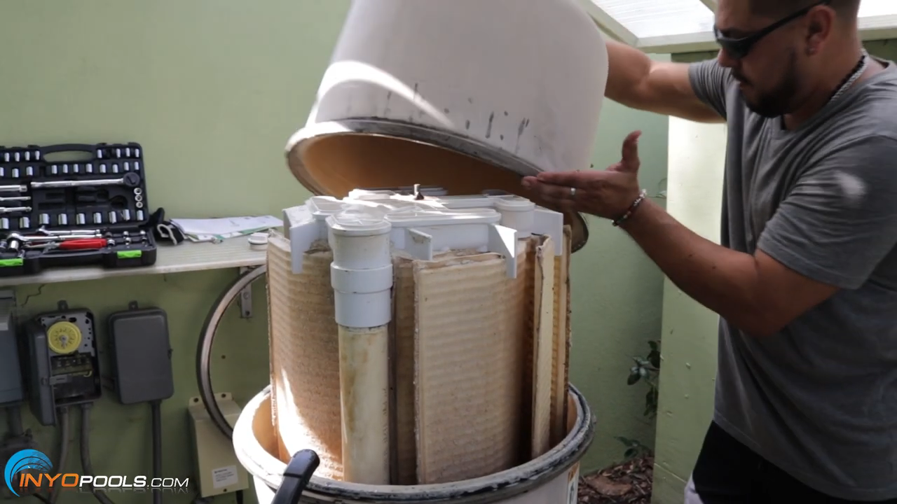 How to Replace DE Filter Grids - INYOPools.com
