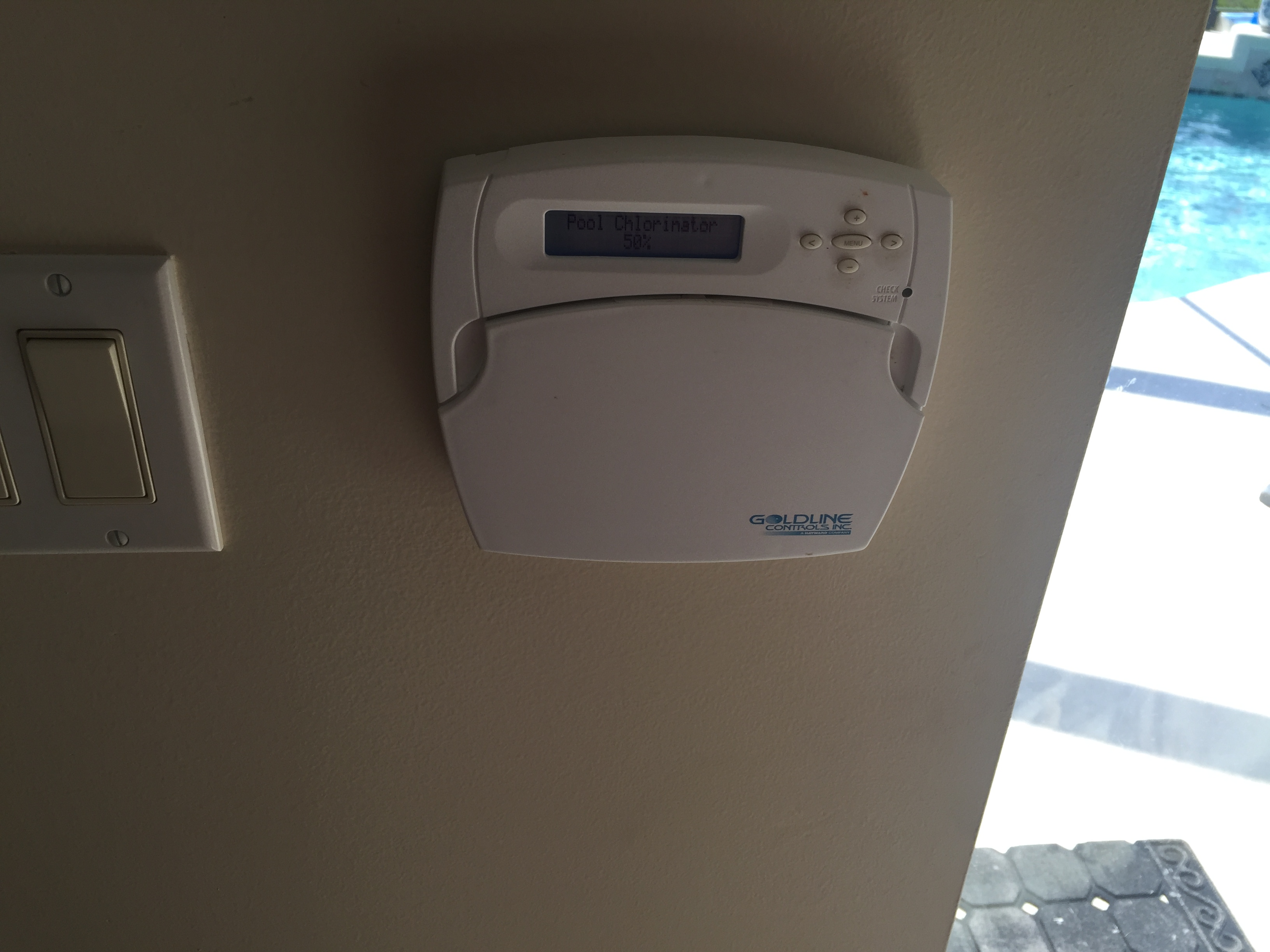 Hayward (Goldline) PS-4 Wired Wall Mount, White - AQL2-WW-PS-4 ...